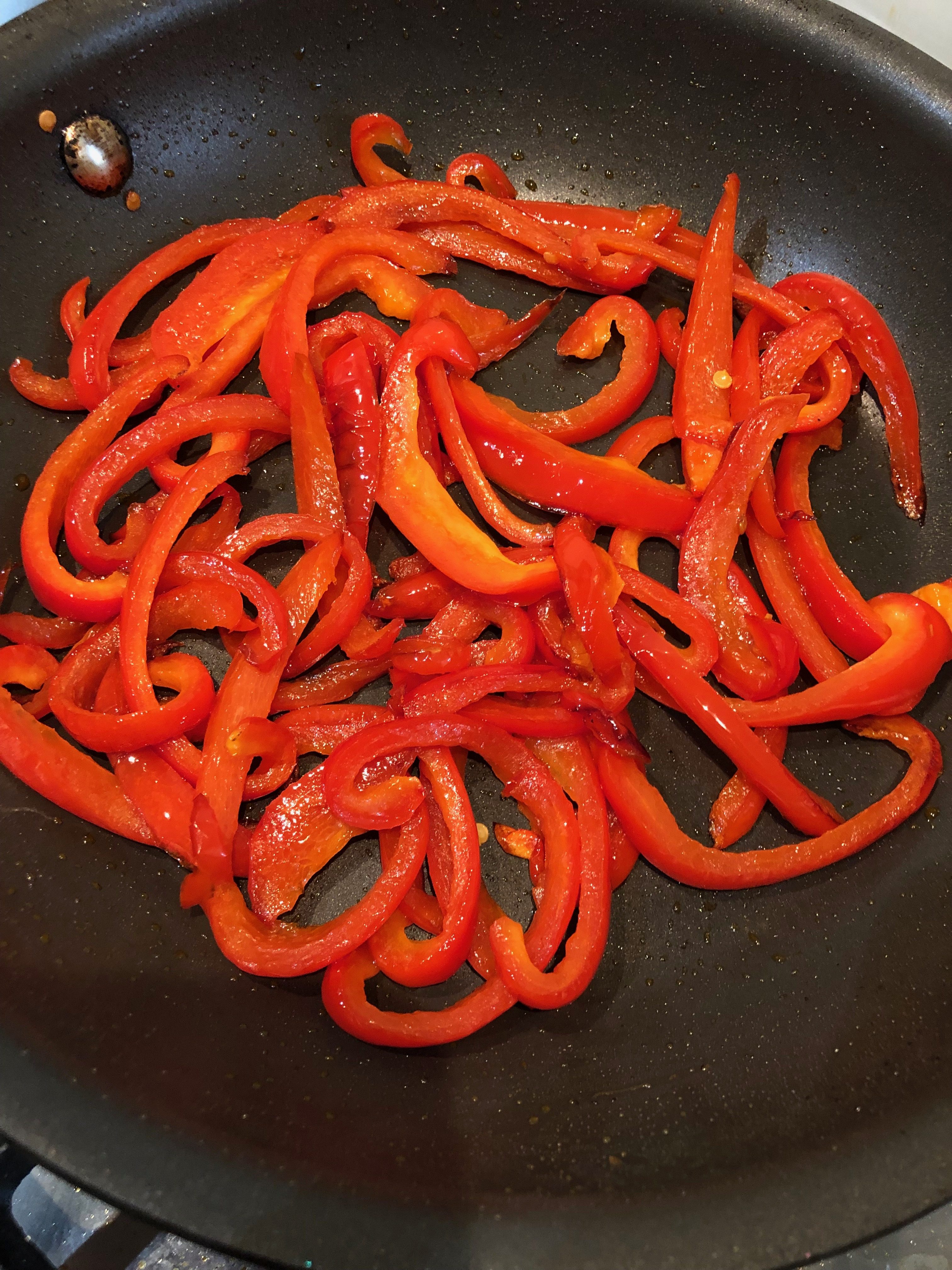 Beetroot, Red Pepper & Goat's Cheese Salad – Curly's Cooking
