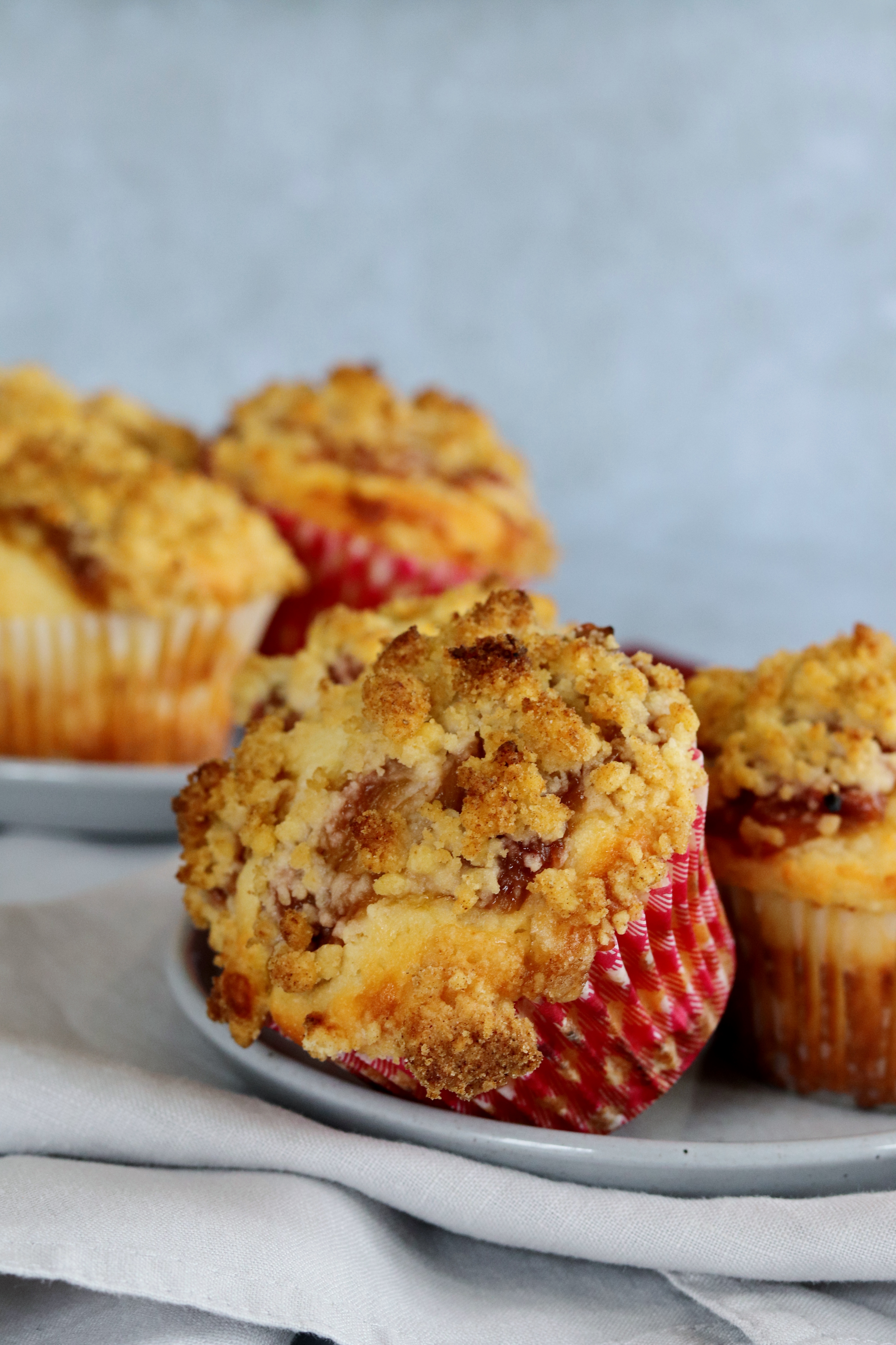 Rhubarb Crumble Muffins – Curly's Cooking