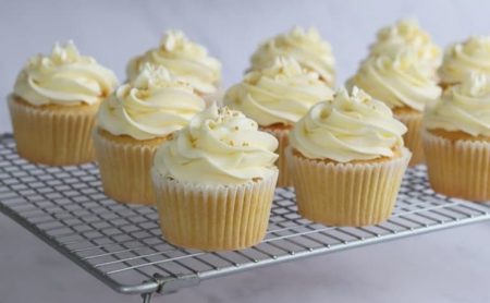 Vanilla Cupcakes – Curly's Cooking