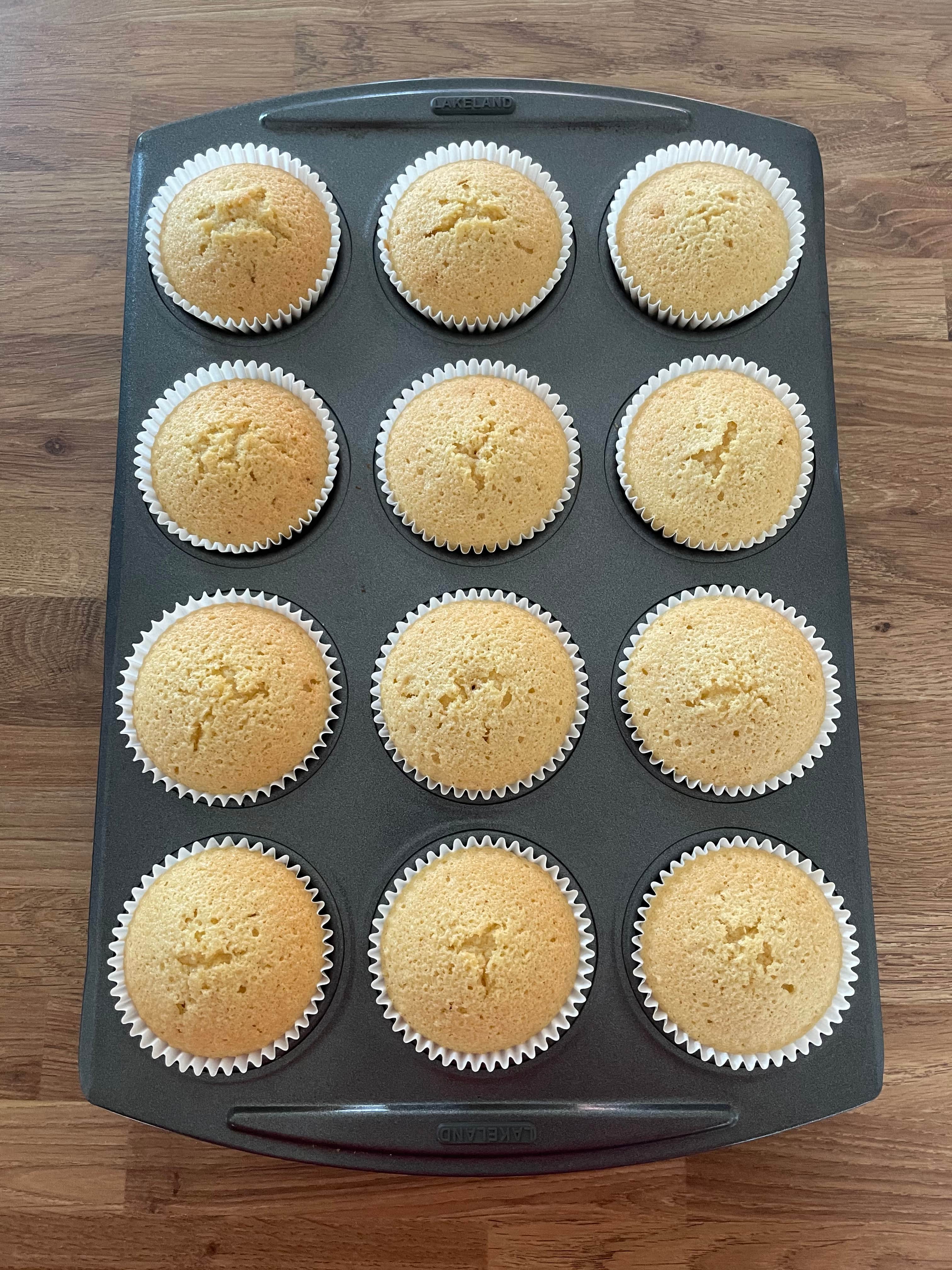 Vanilla Cupcakes – Curly's Cooking