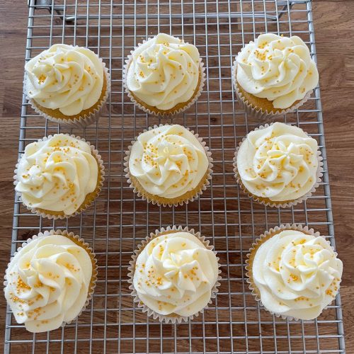 Vanilla Cupcakes – Curly's Cooking