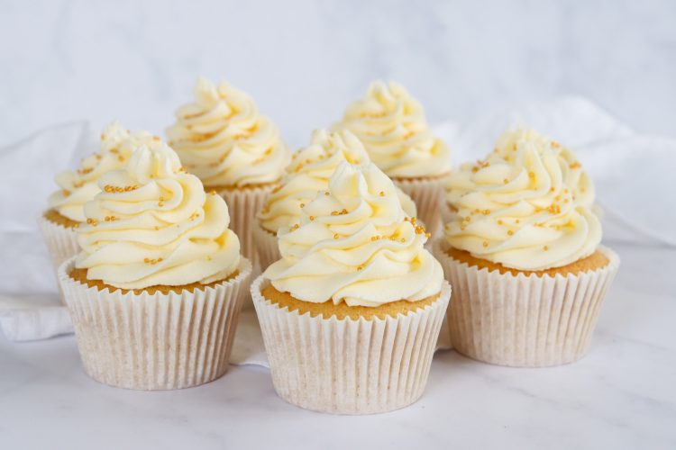 Vanilla Cupcakes – Curly's Cooking