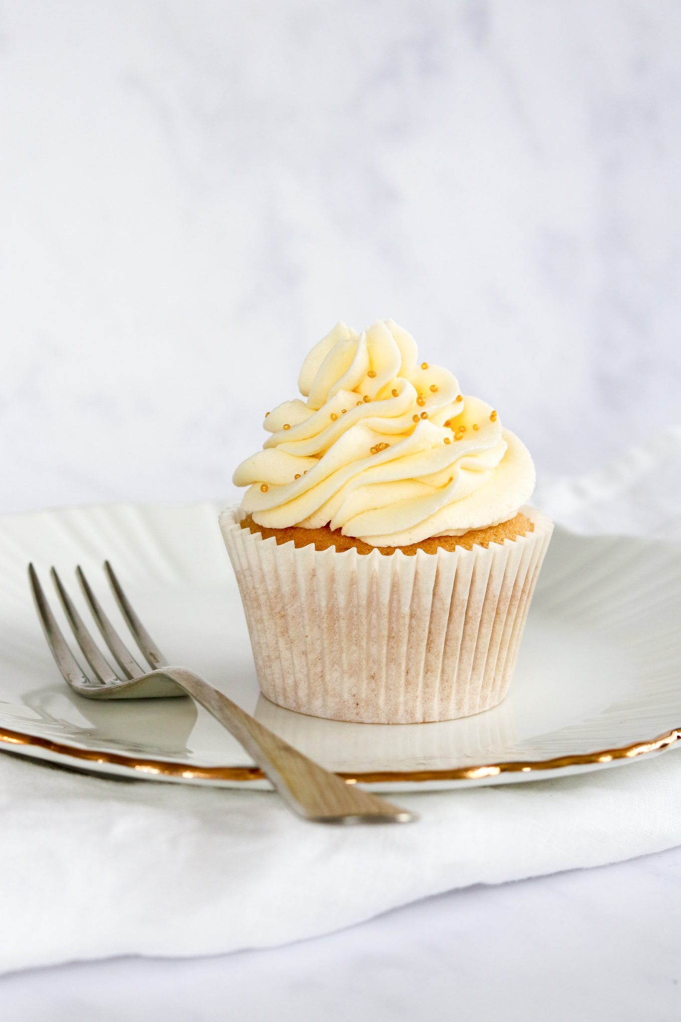 Vanilla Cupcakes – Curly's Cooking