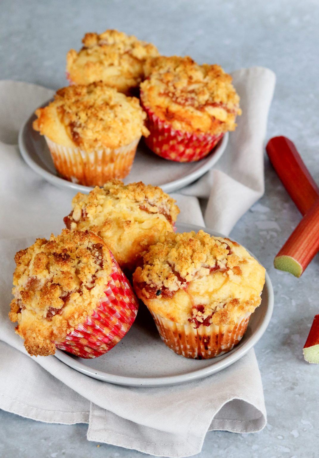 Rhubarb Crumble Muffins – Curly's Cooking