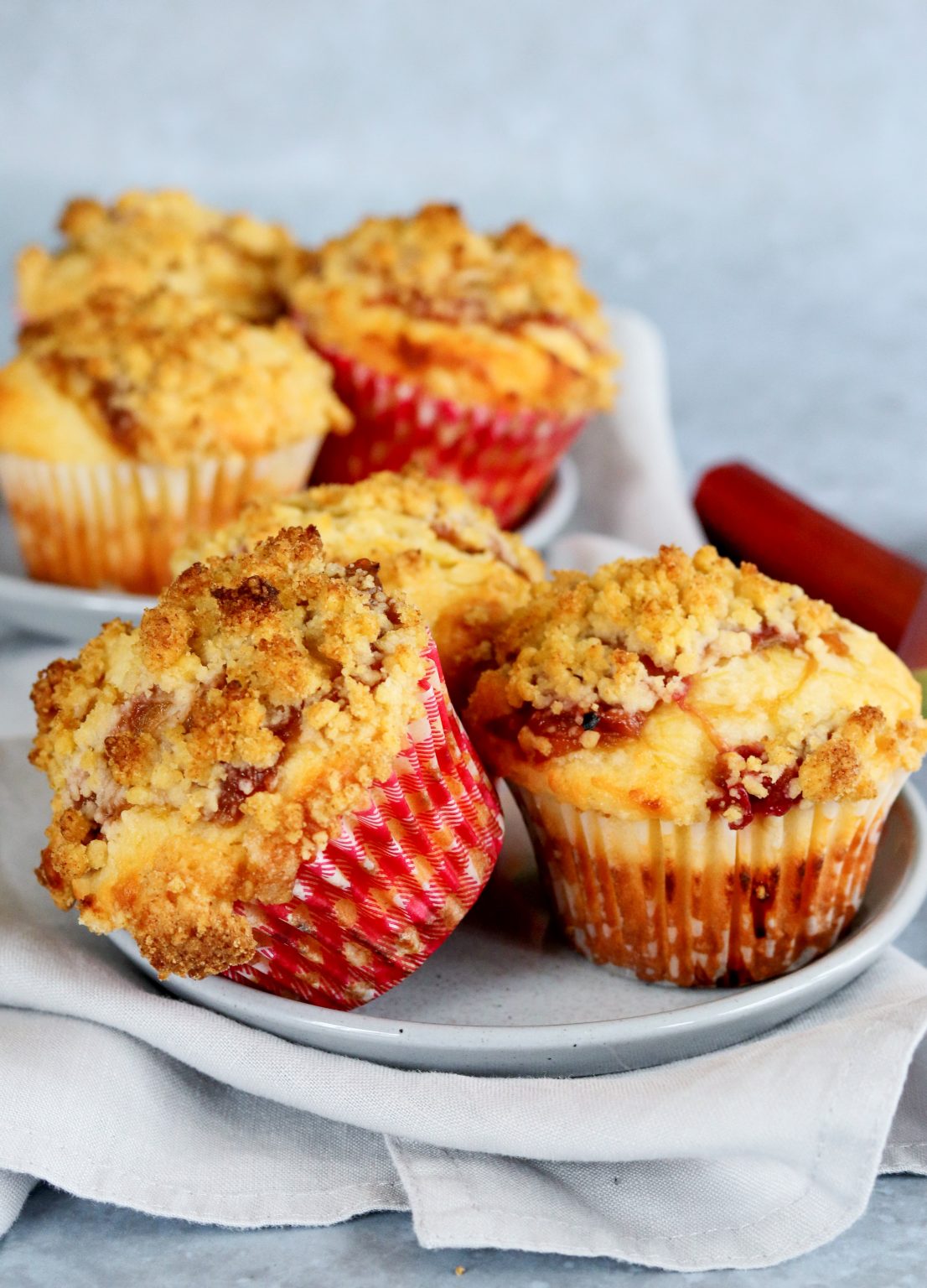 Rhubarb Crumble Muffins – Curly's Cooking
