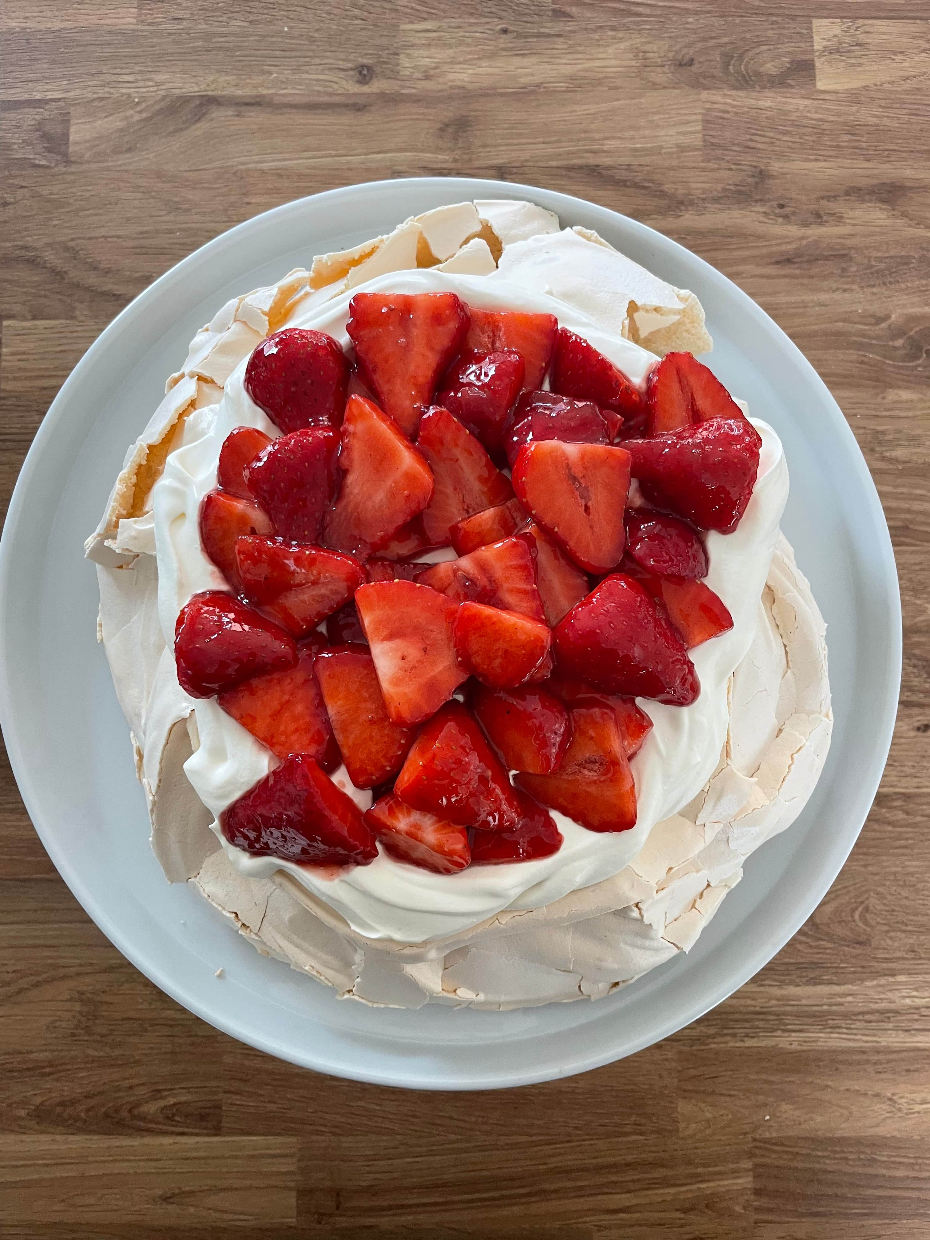 Classic Strawberry Pavlova – Curly's Cooking