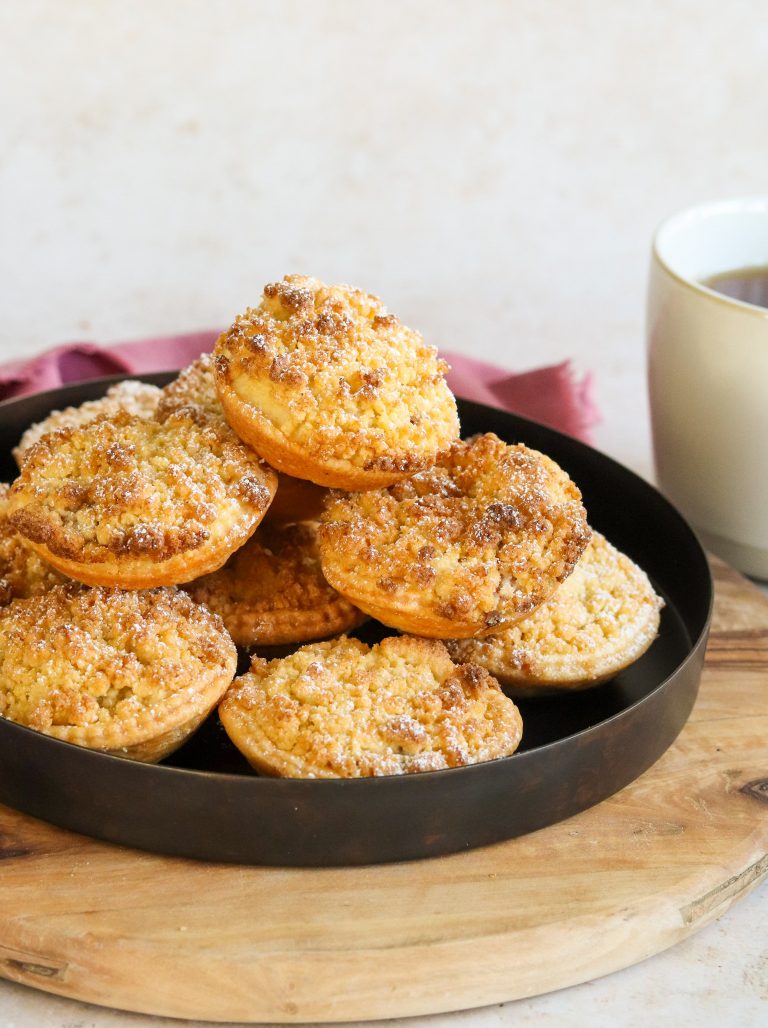 Mini Rhubarb Crumble Pies – Curly's Cooking