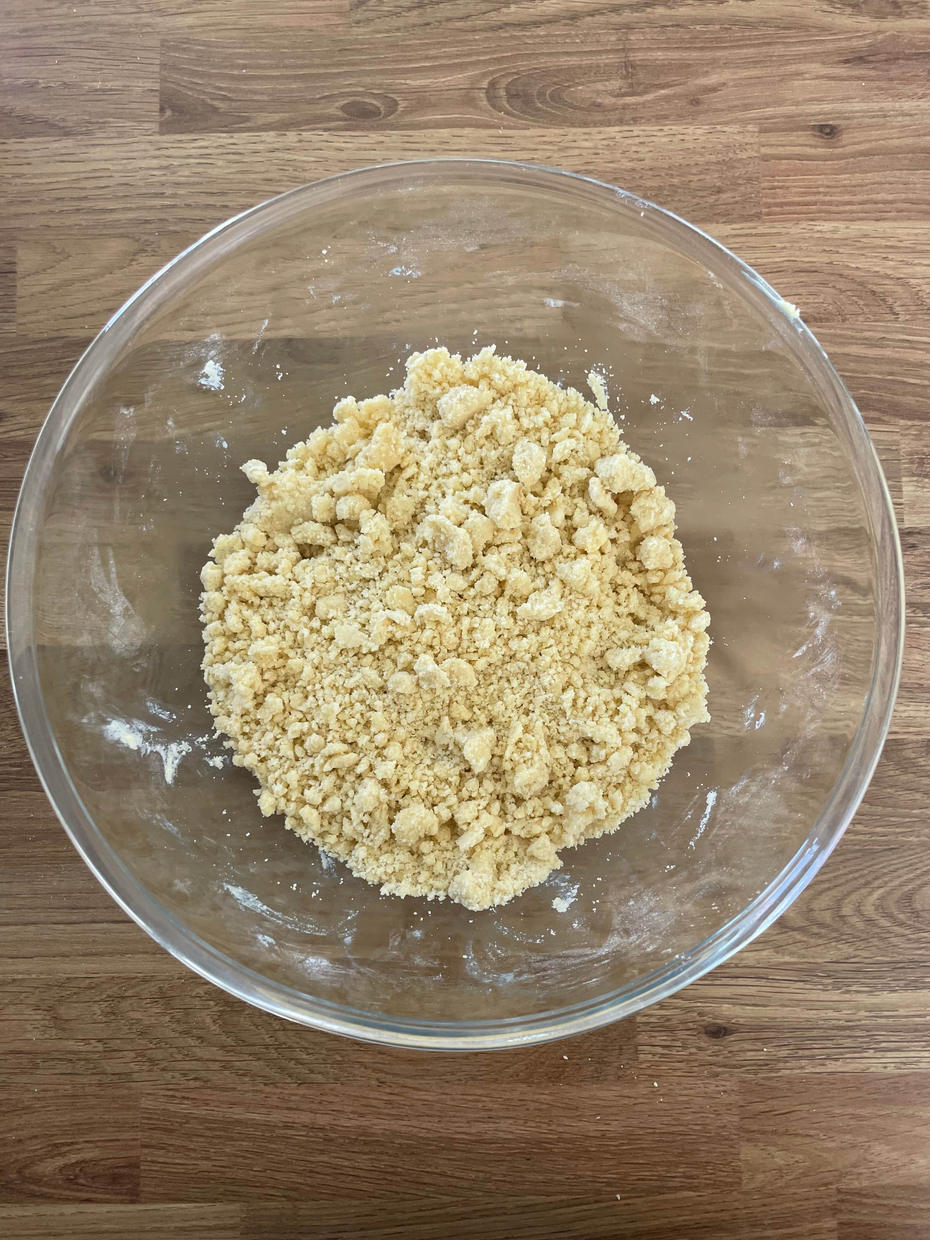 Mini Rhubarb Crumble Pies – Curly's Cooking