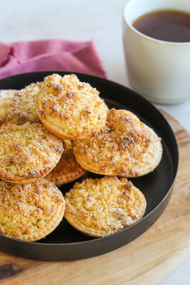 Mini Rhubarb Crumble Pies – Curly's Cooking