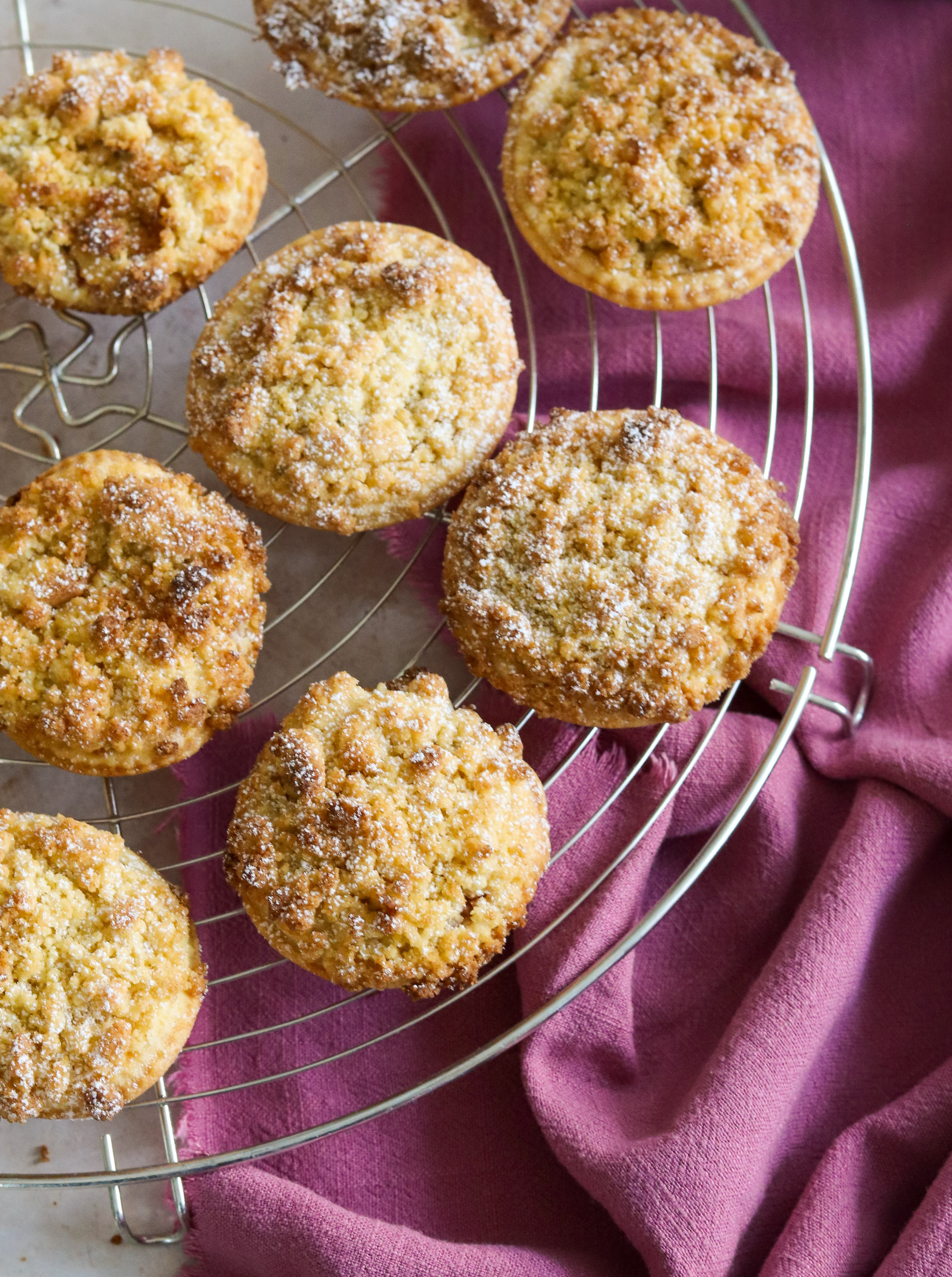 Mini Rhubarb Crumble Pies – Curly's Cooking