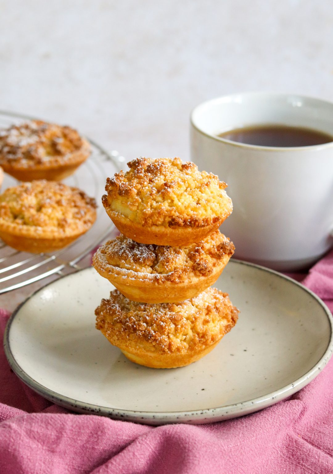 Mini Rhubarb Crumble Pies – Curly's Cooking