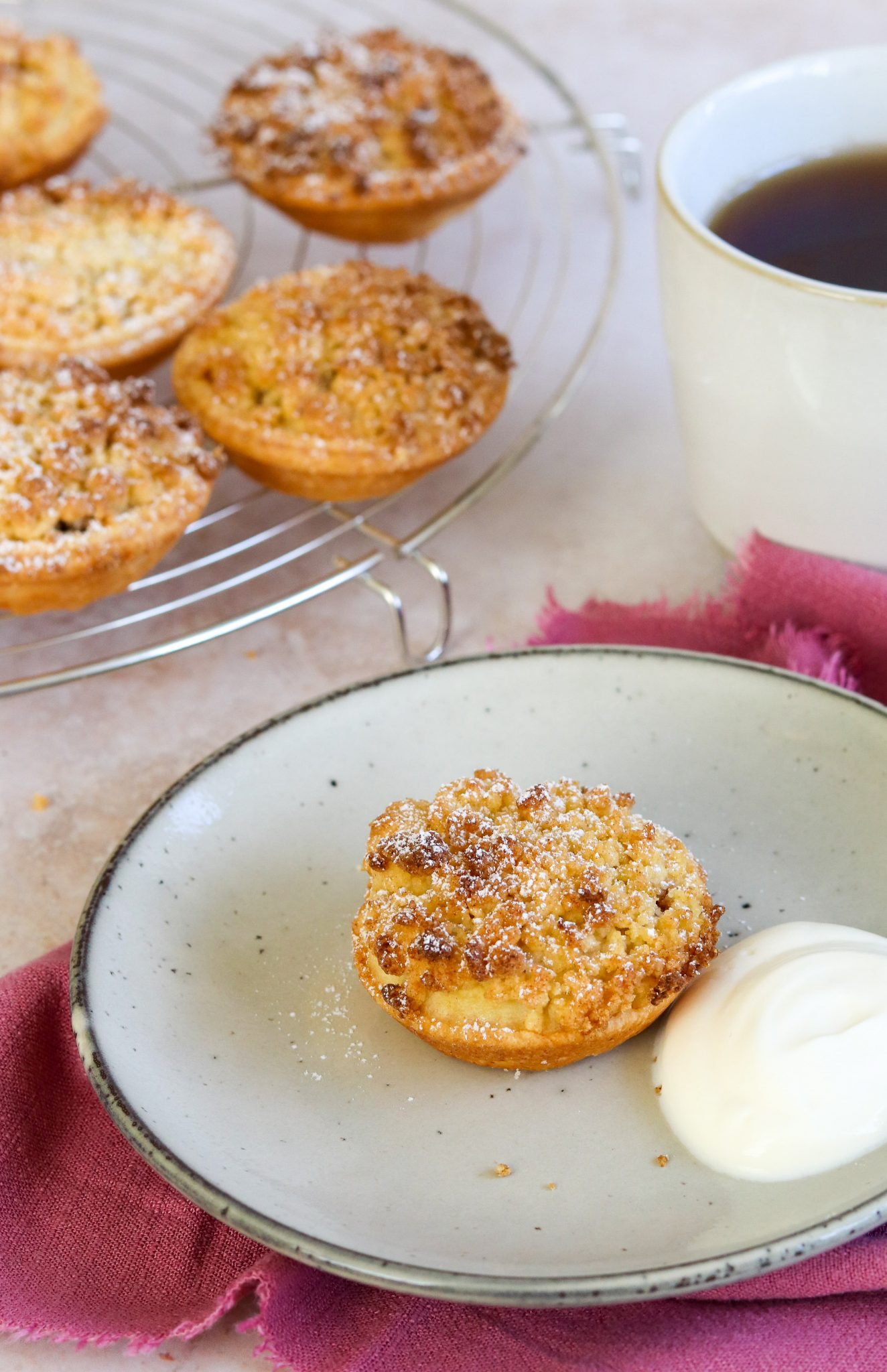 Mini Rhubarb Crumble Pies – Curly's Cooking