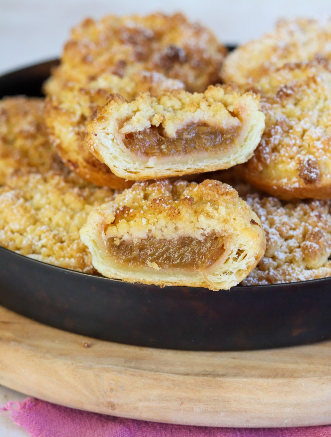 Mini Rhubarb Crumble Pies – Curly's Cooking