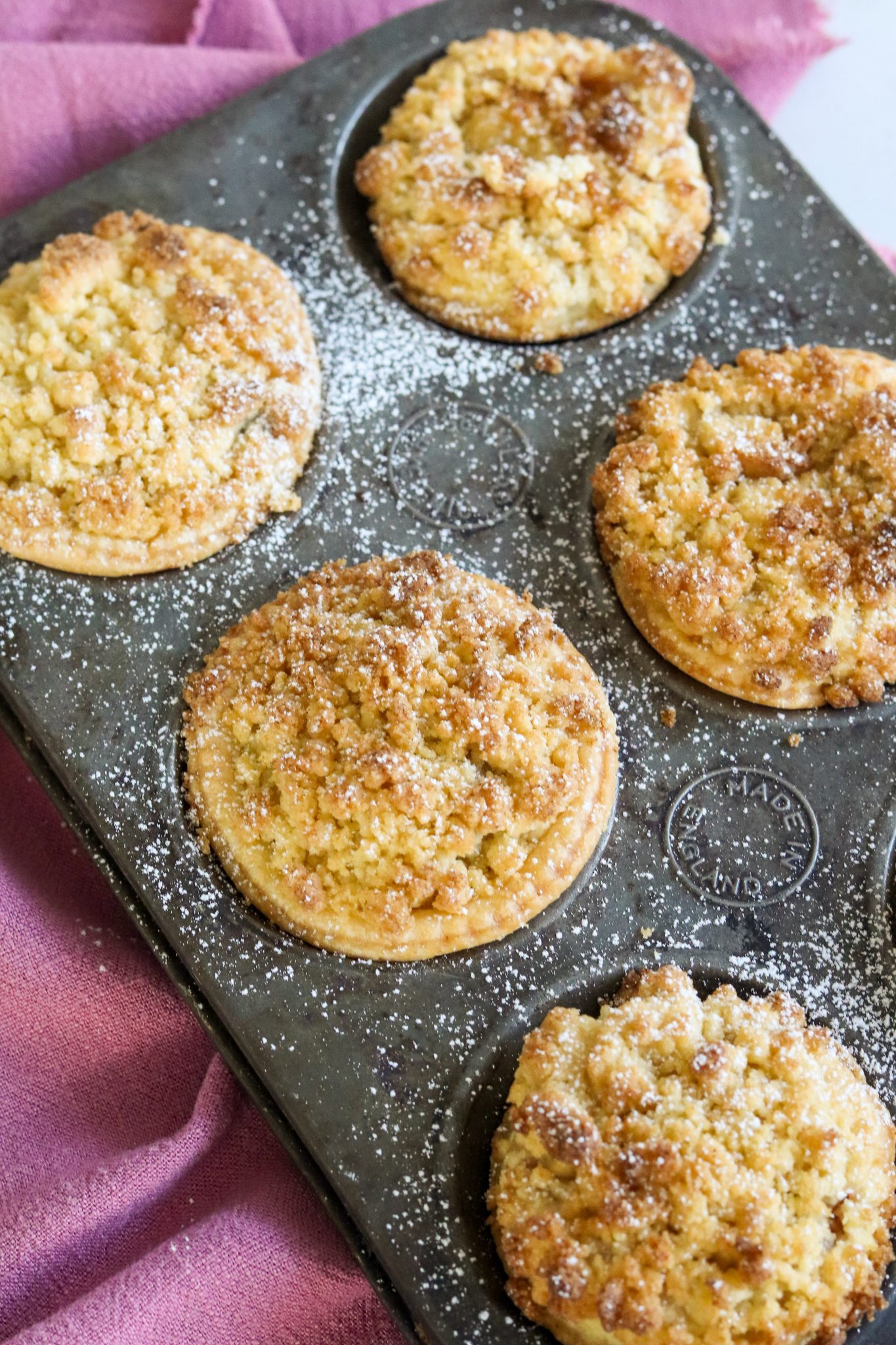Mini Rhubarb Crumble Pies – Curly's Cooking
