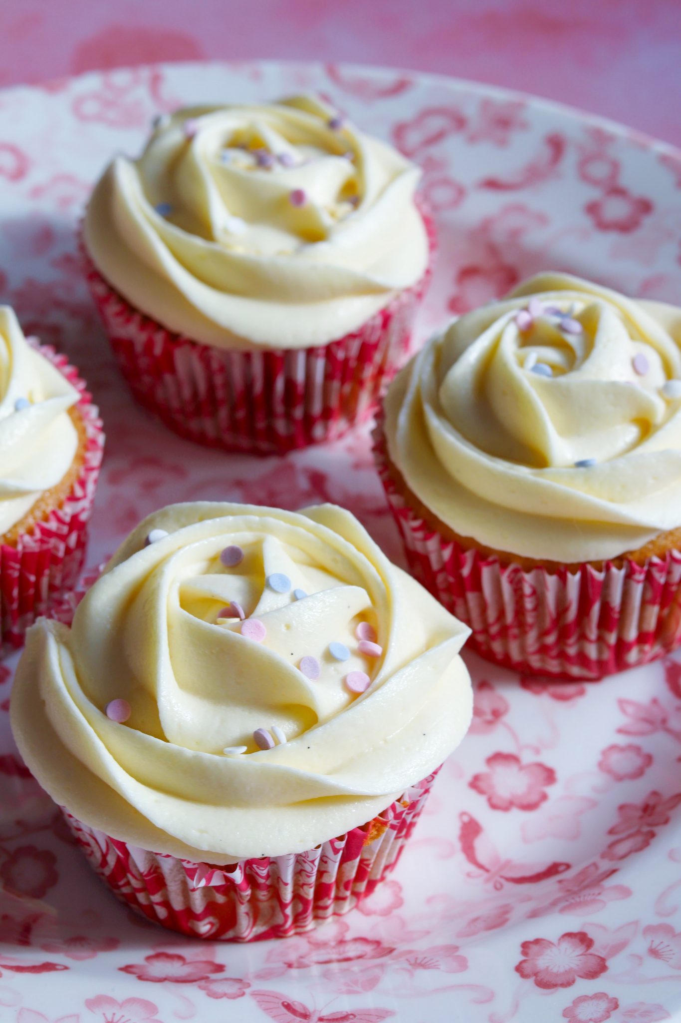 Vegan Vanilla & Raspberry Jam Cupcakes – Curly's Cooking